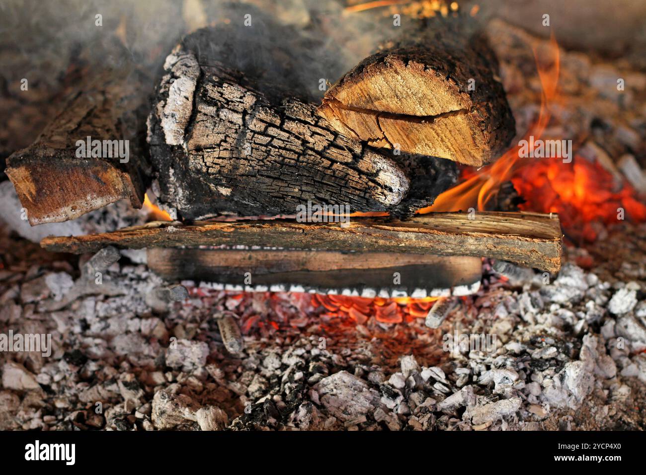 Log burn hi-res stock photography and images - Alamy