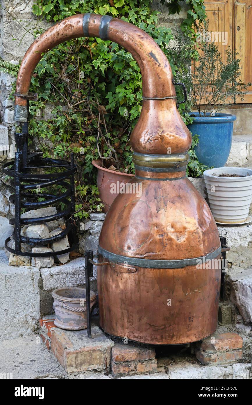 Distiller alcohol hi-res stock photography and images - Alamy