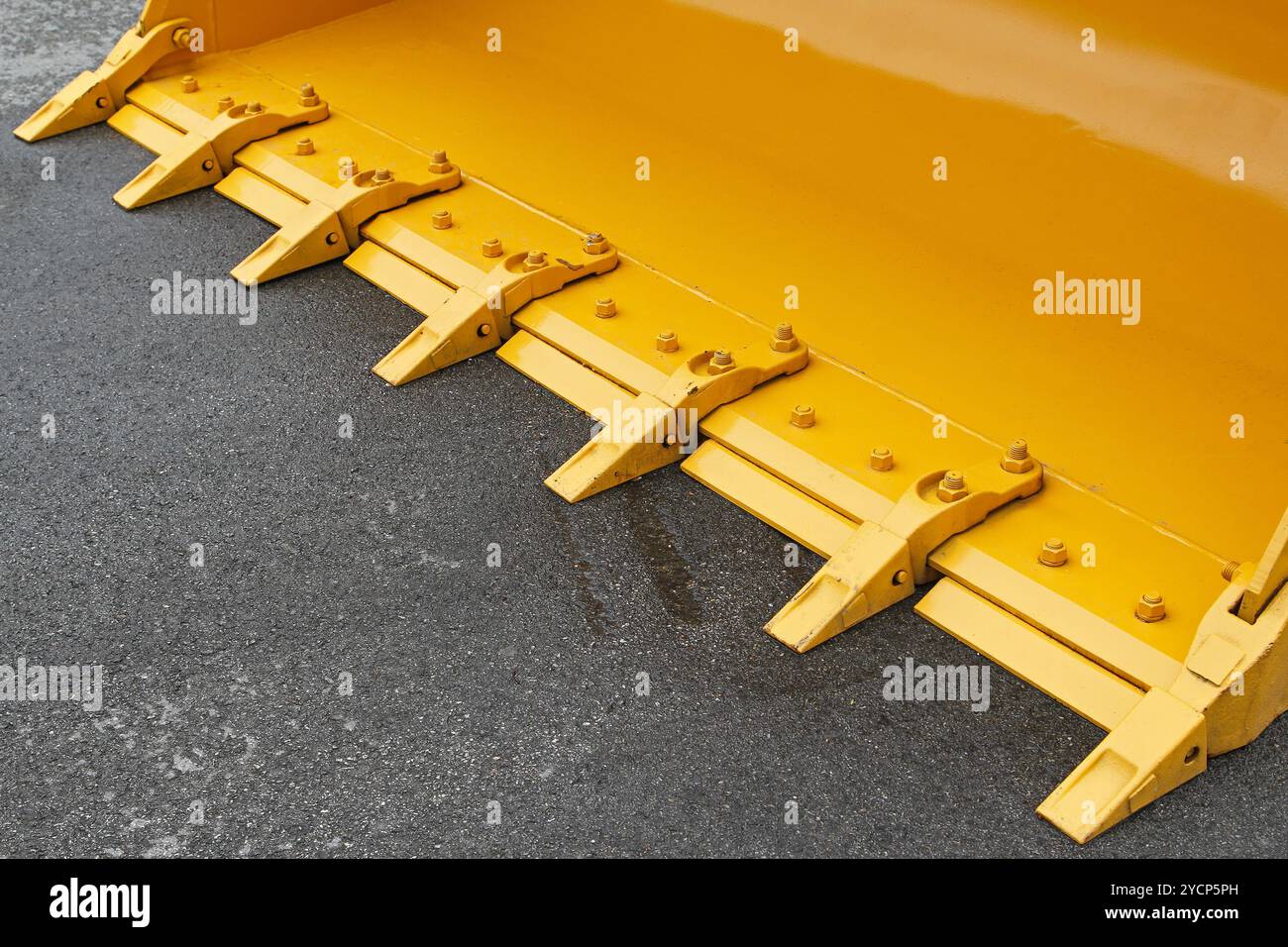 Big yellow teeth hi-res stock photography and images - Alamy