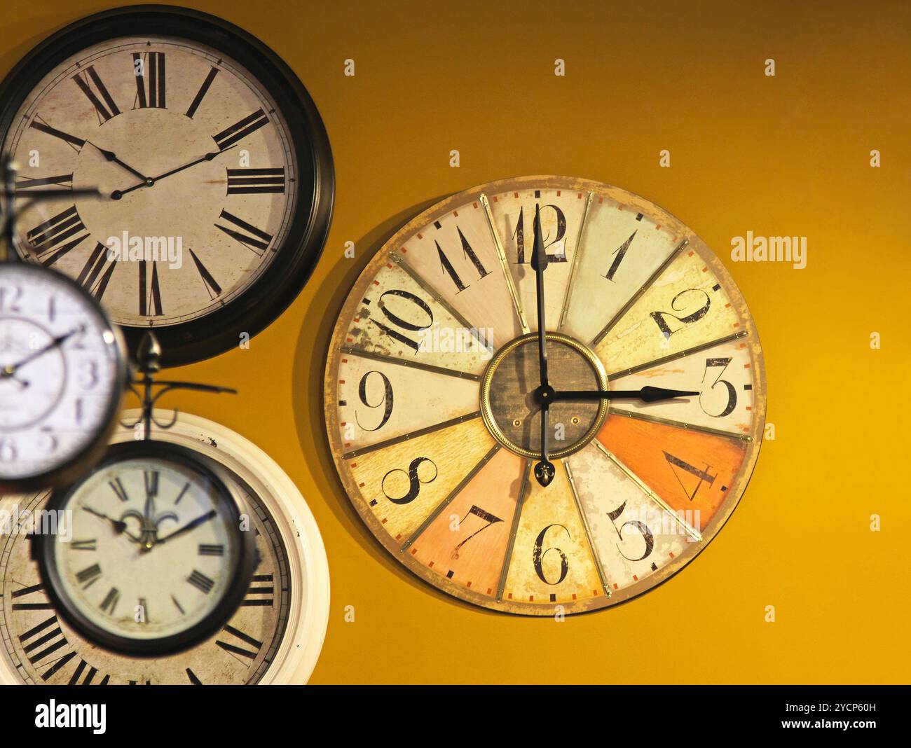 Old vintage clock hi-res stock photography and images - Alamy