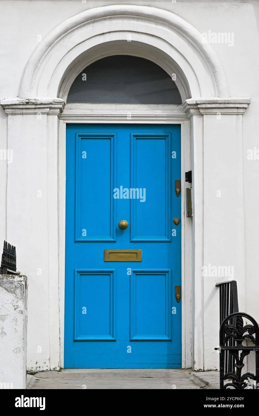 Doorway exterior hi-res stock photography and images - Alamy