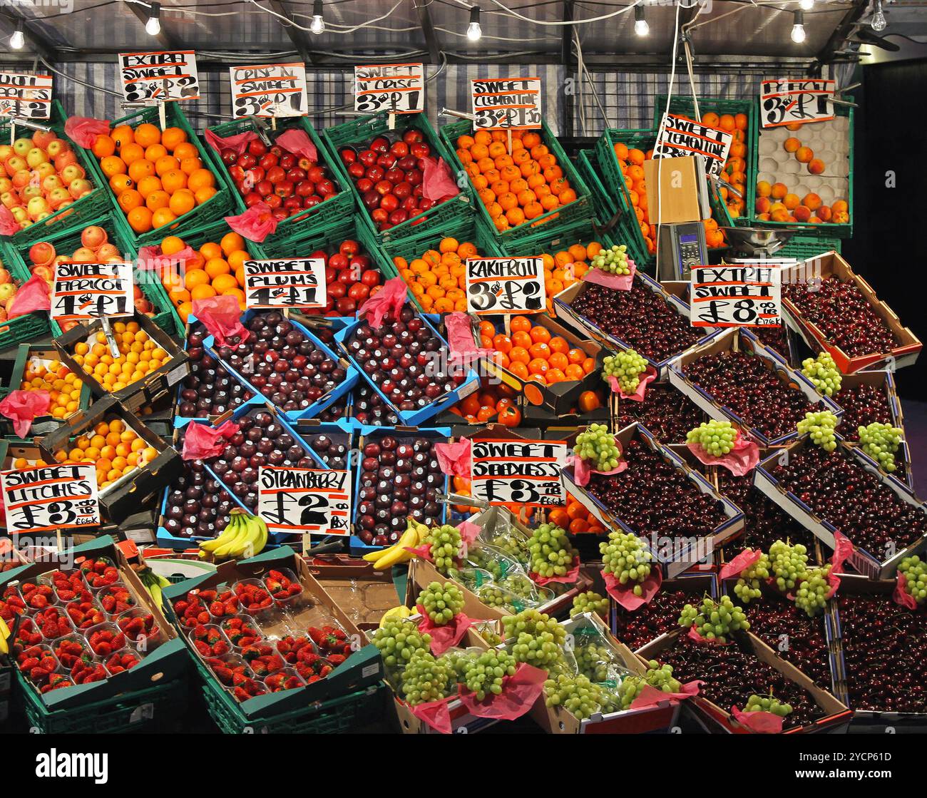 Crates of fruits display hi-res stock photography and images - Alamy