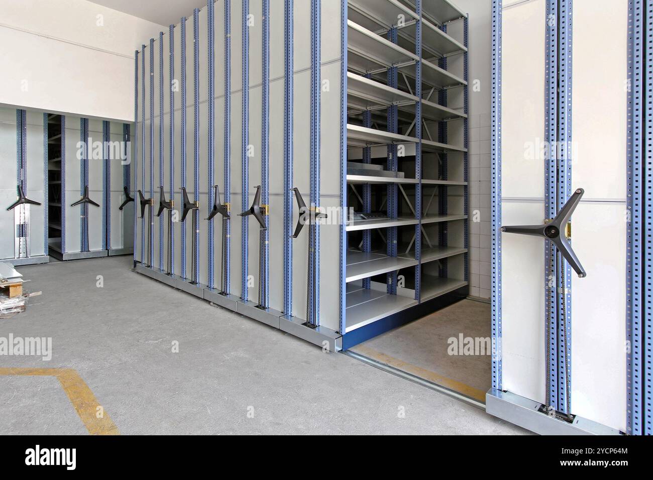 Automated shelving system Stock Photo - Alamy