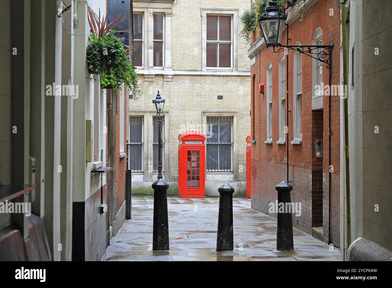 London phone boot hi-res stock photography and images - Alamy