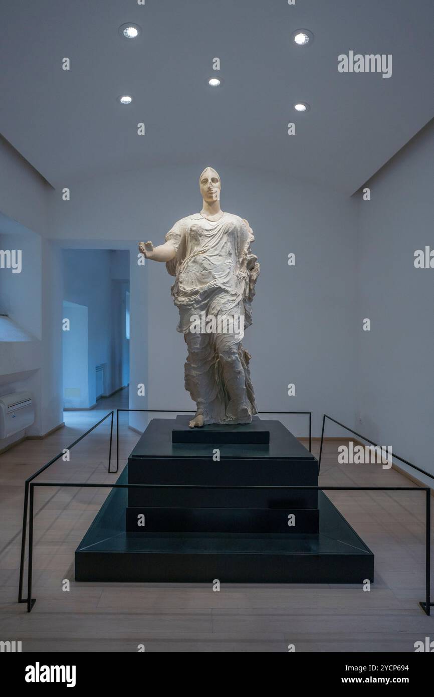 The Venus of Morgantina, carved between 425 BC and 400 BC ...