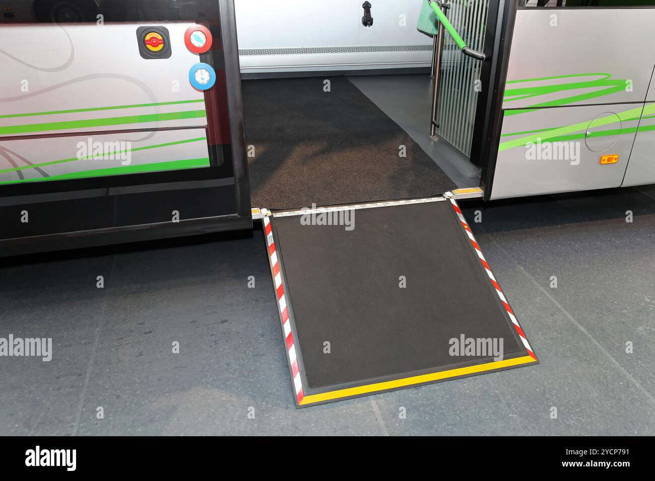 Disabled ramp bus hi-res stock photography and images - Alamy