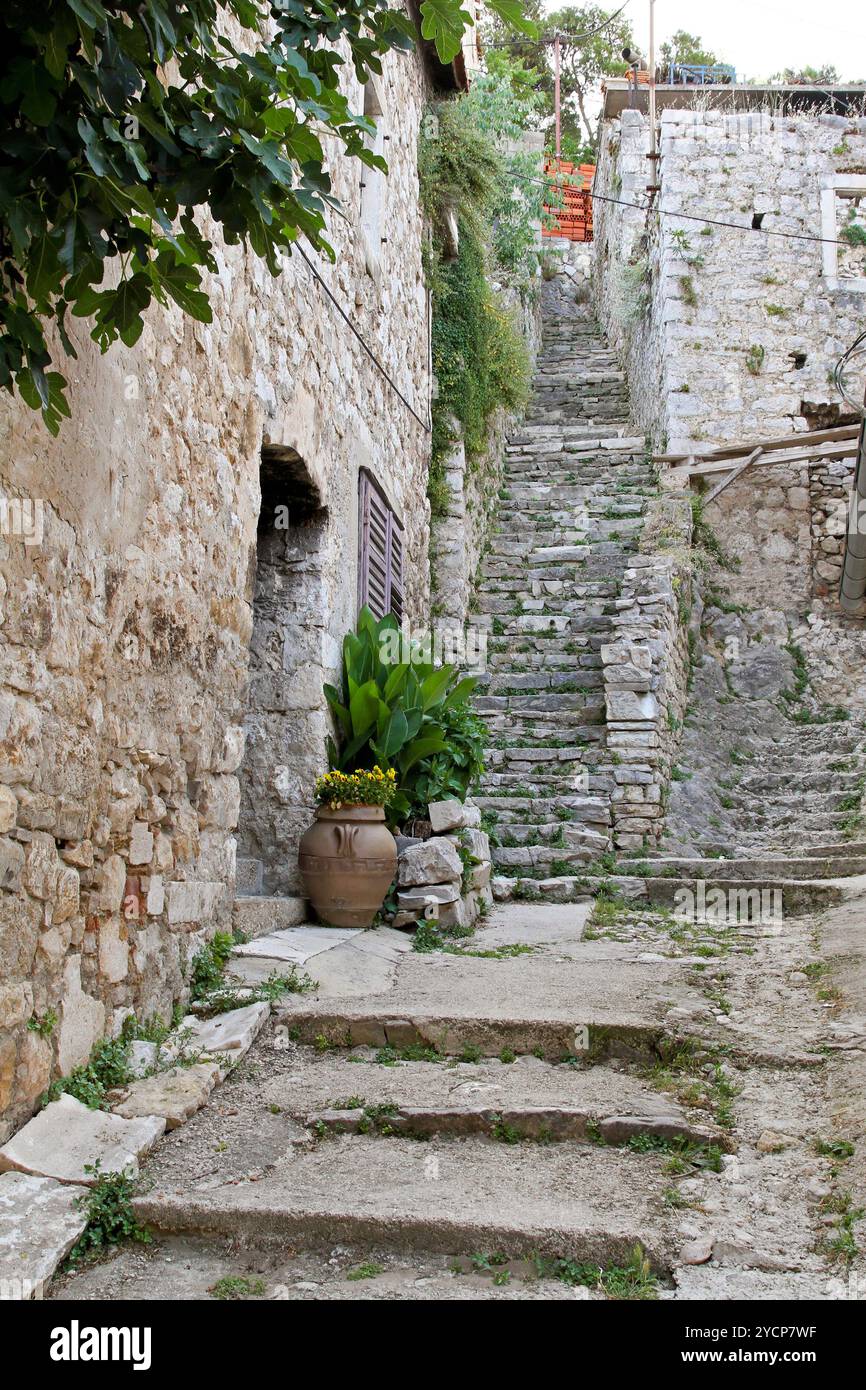 Stairs ancient hi-res stock photography and images - Alamy