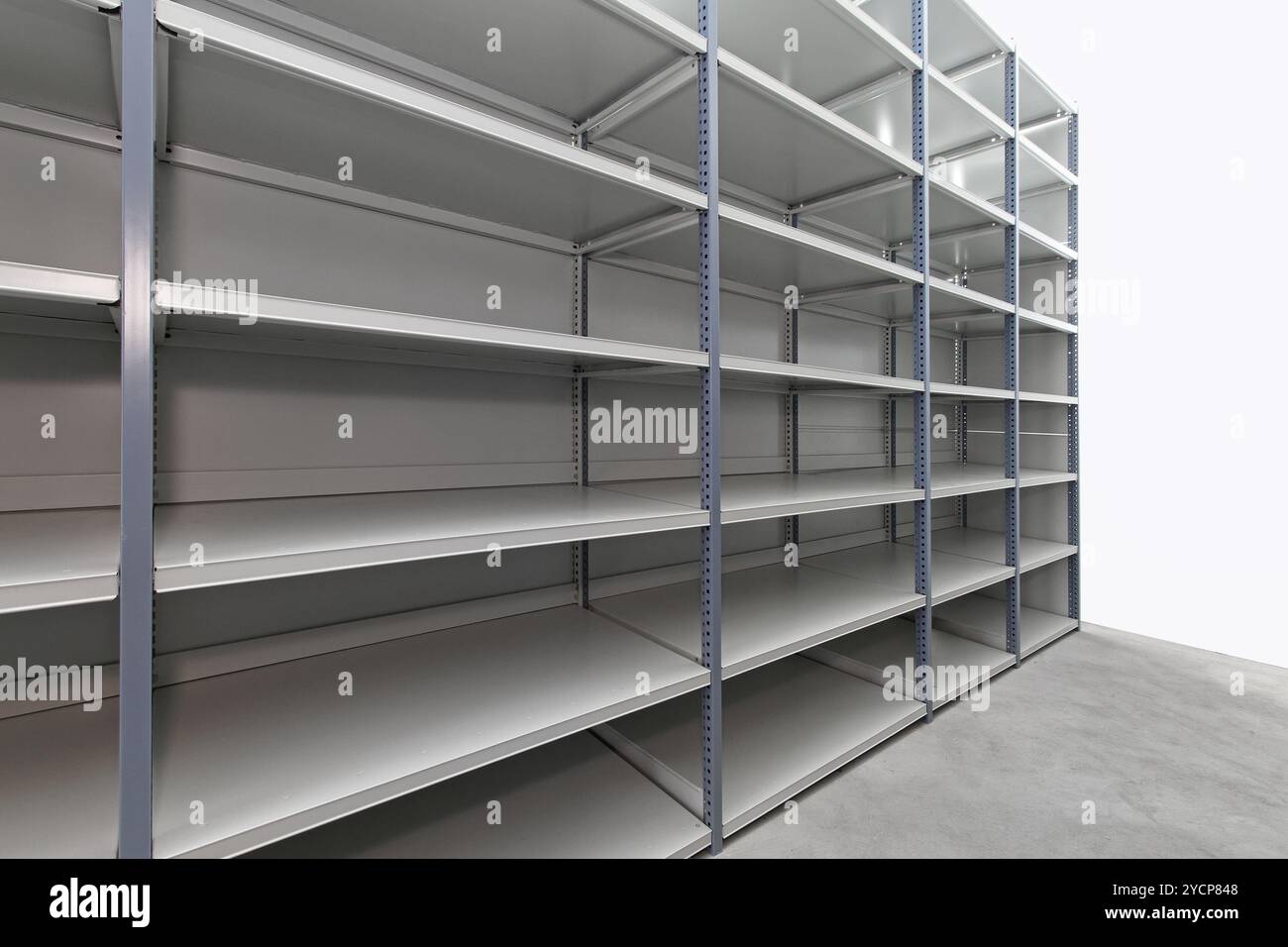 Metal shelf hi-res stock photography and images - Alamy