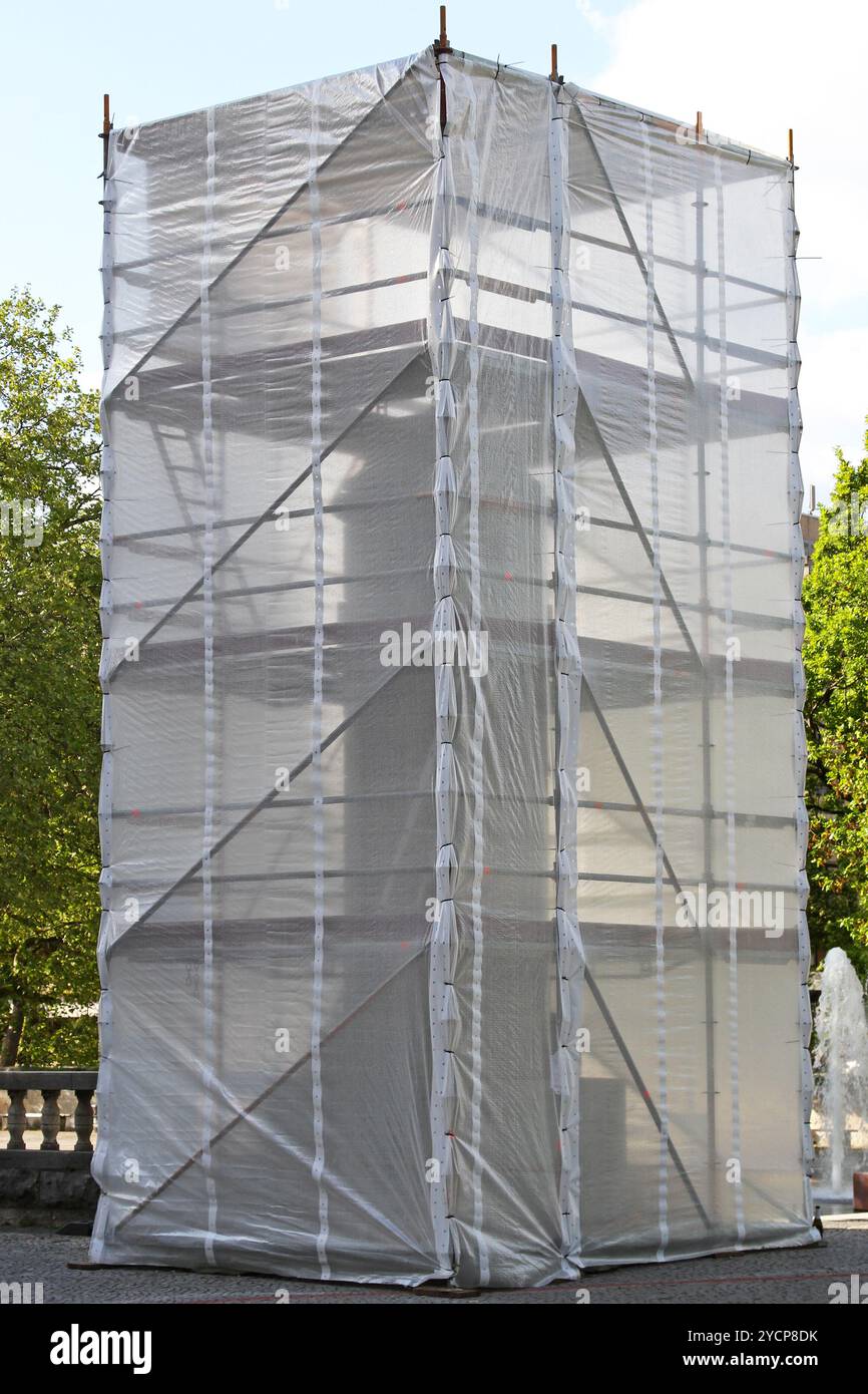 Monument restauration and construction scaffolding fence Stock Photo ...