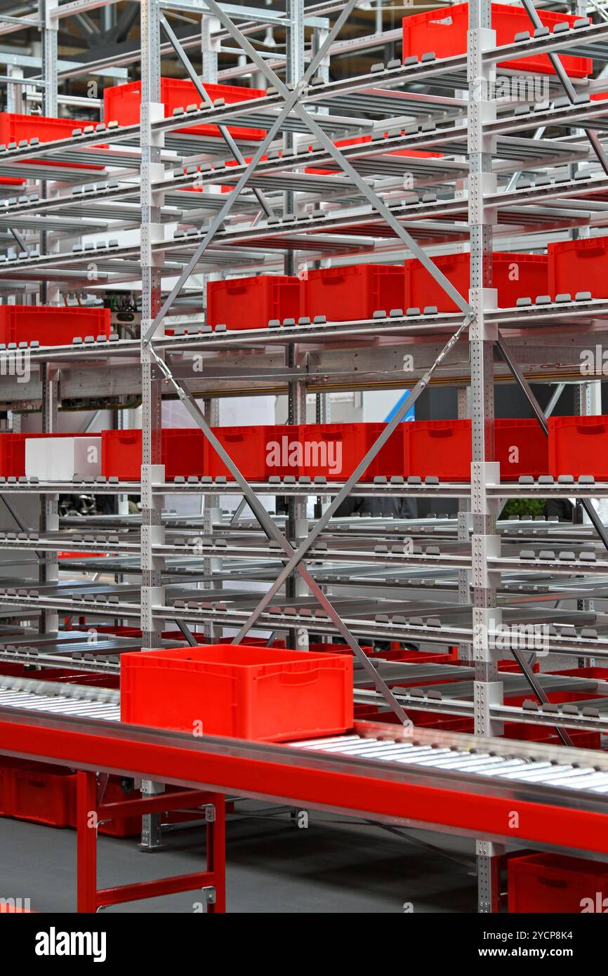 Industrial shelves line hi-res stock photography and images - Alamy