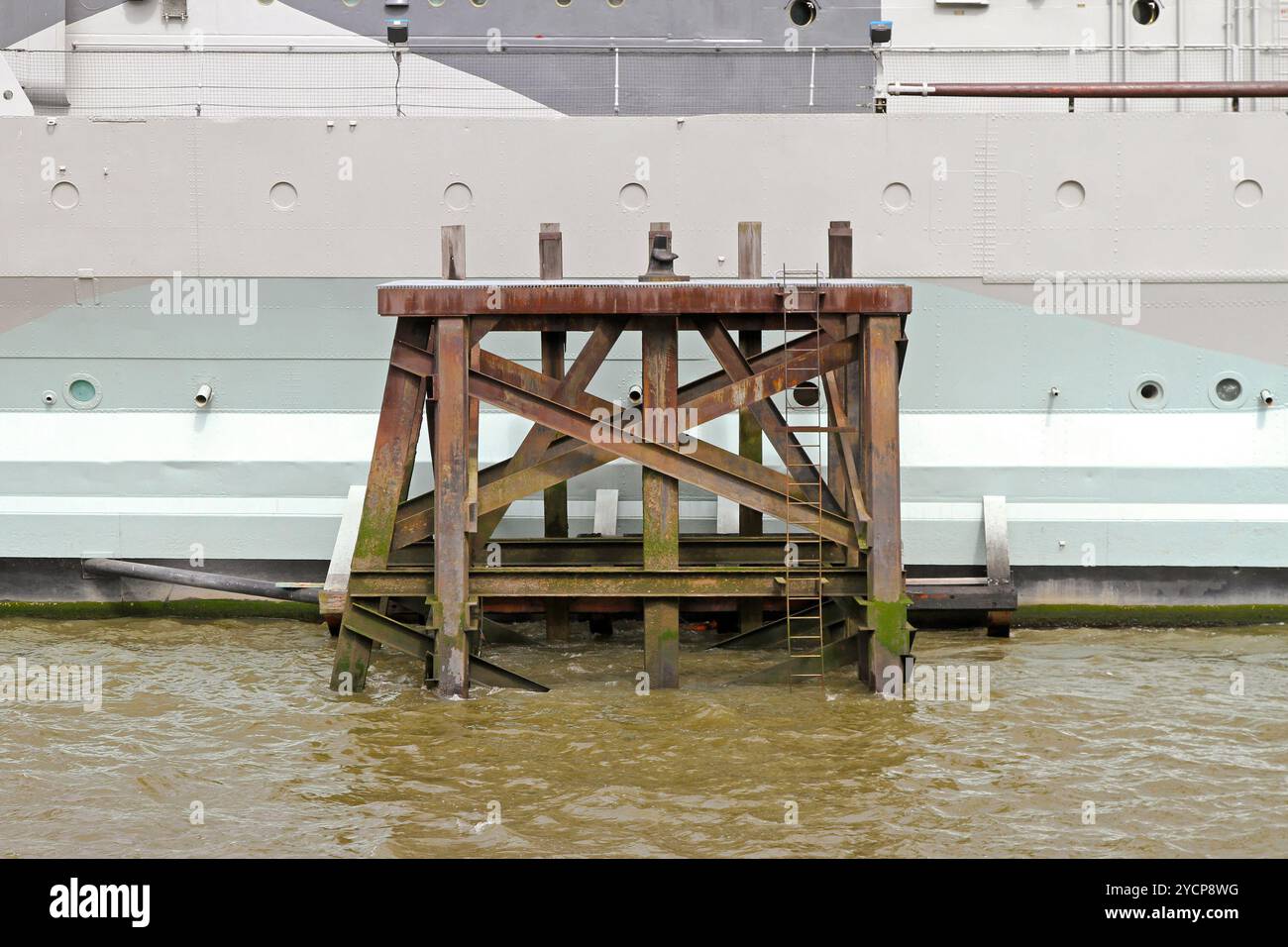 Pier docking hi-res stock photography and images - Alamy