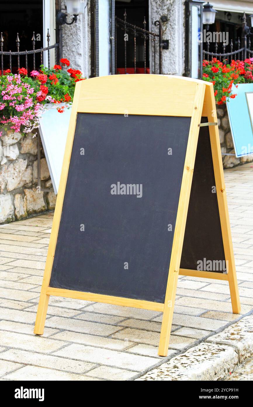Empty info board hi-res stock photography and images - Alamy