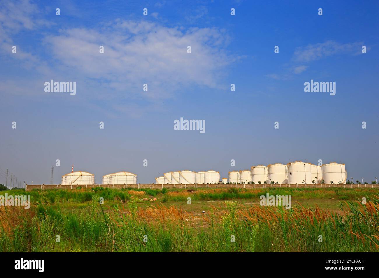 Oil storage tank, industrial equipment Stock Photo - Alamy