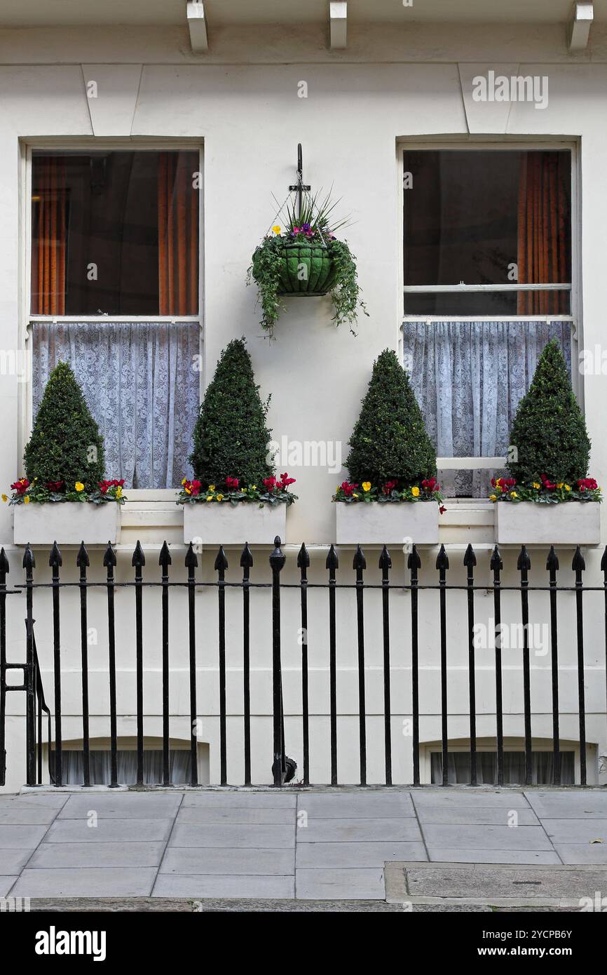 Exterior windows hi-res stock photography and images - Alamy