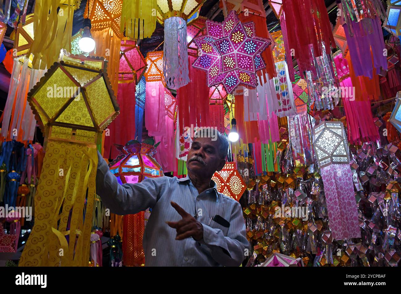Rangoli designs for diwali hi-res stock photography and images - Alamy