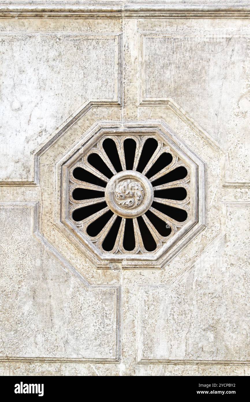 Octagon tiles hi-res stock photography and images - Alamy