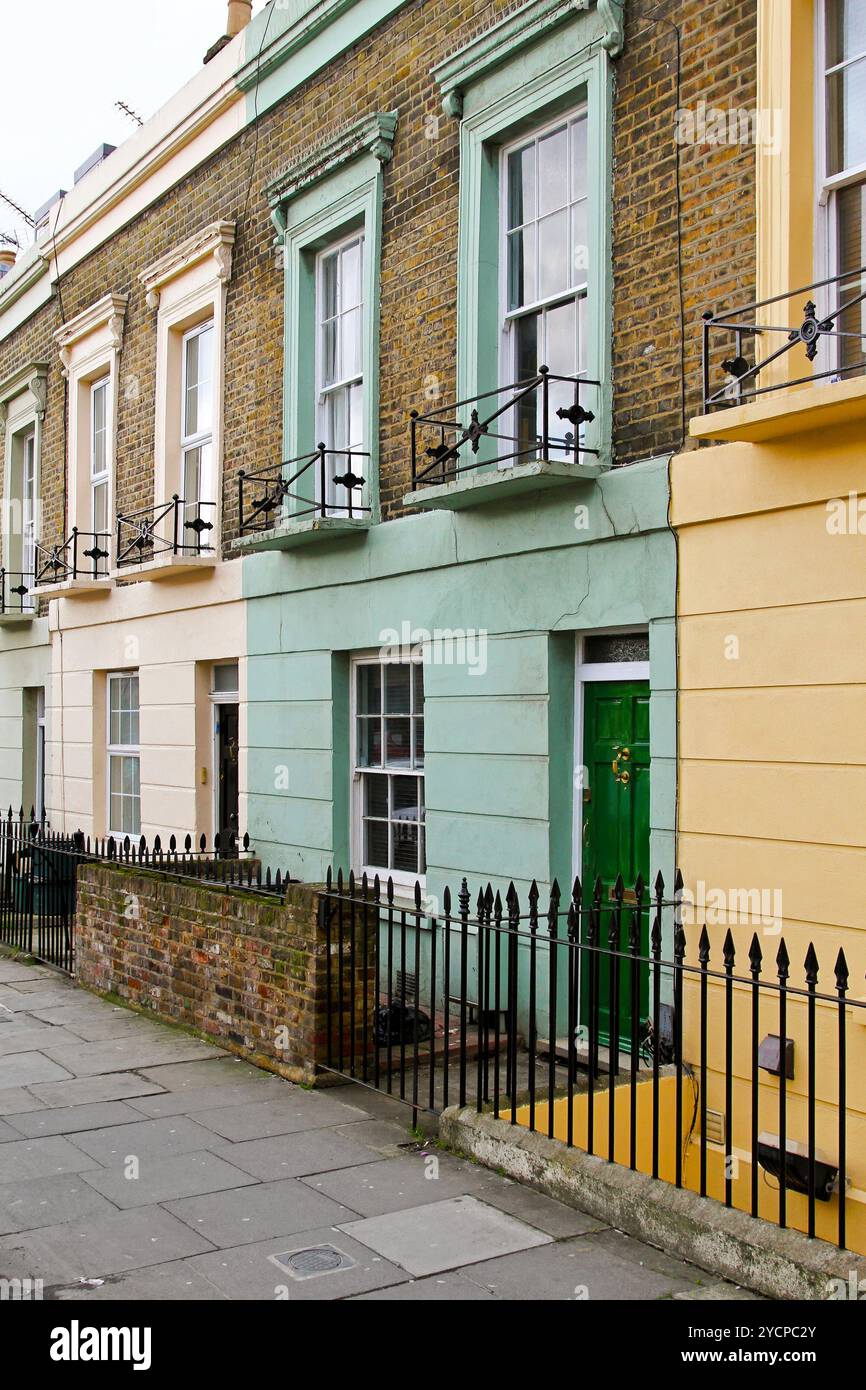 Row traditional london houses hi-res stock photography and images - Alamy