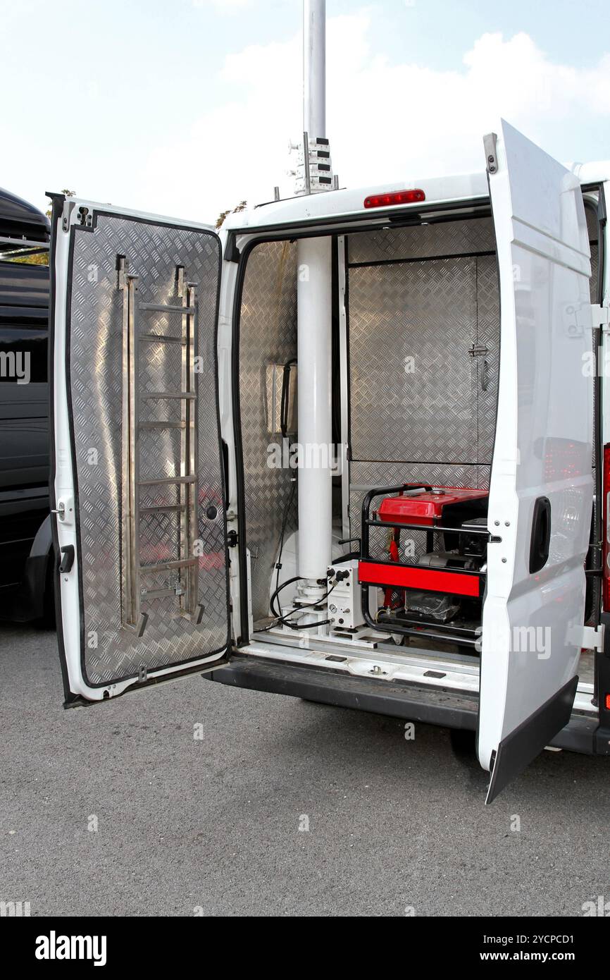 Mobile rescue unit hi-res stock photography and images - Alamy