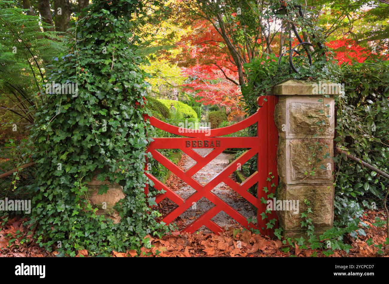 Red gate pathway hi-res stock photography and images - Alamy