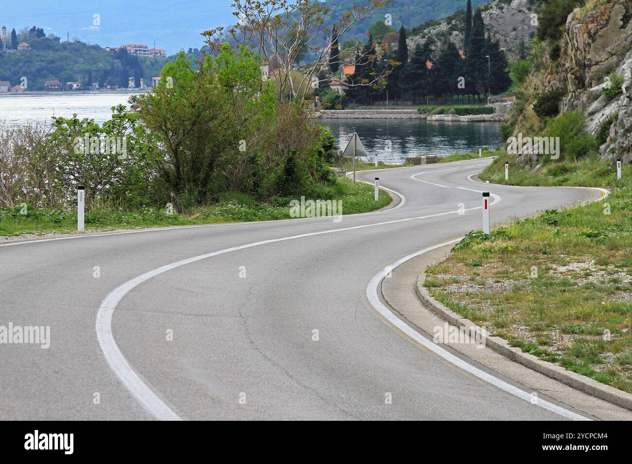 Curvy curves hi-res stock photography and images - Alamy