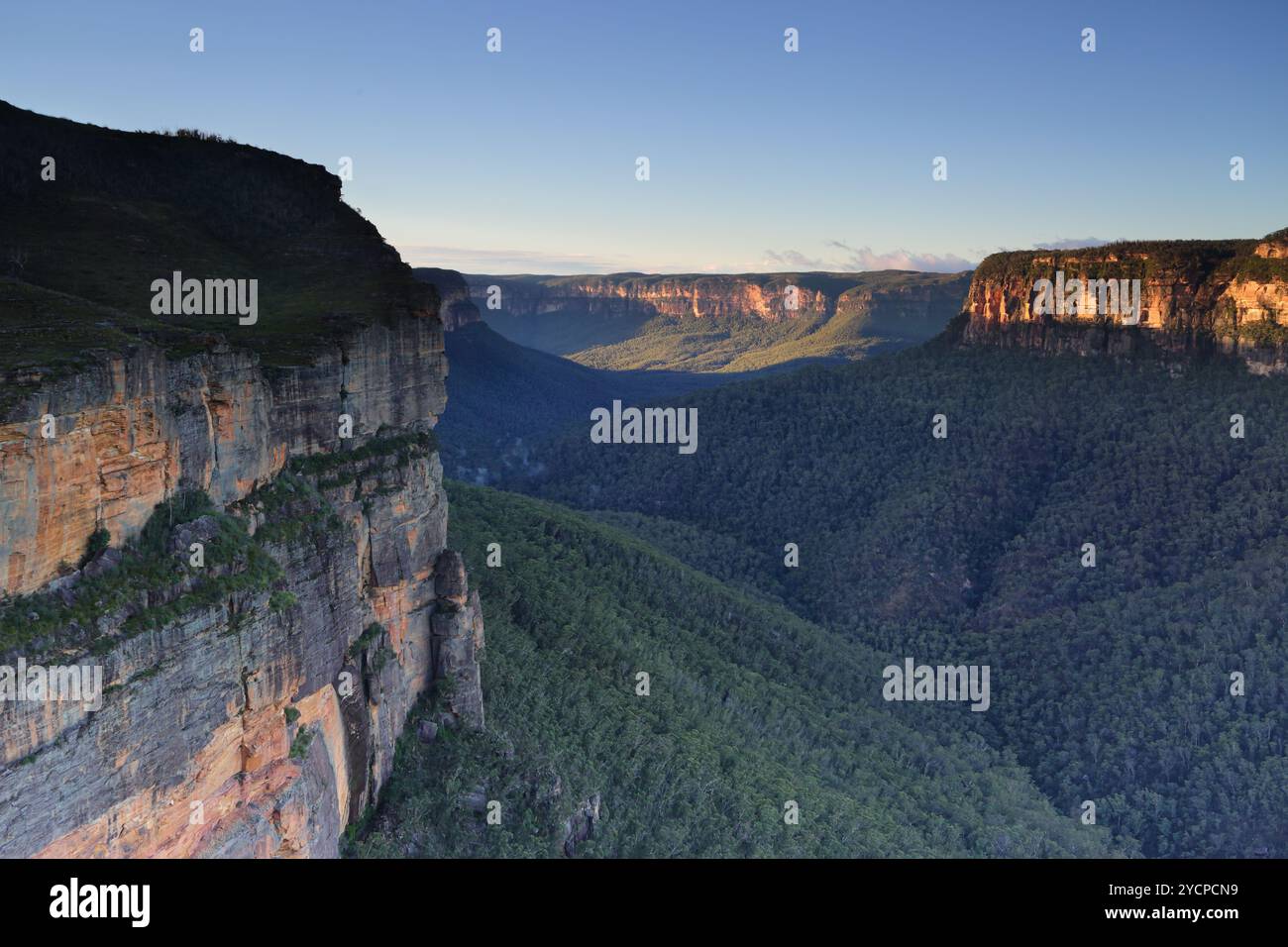 Pierces Pass Blue Mountains Stock Photo - Alamy