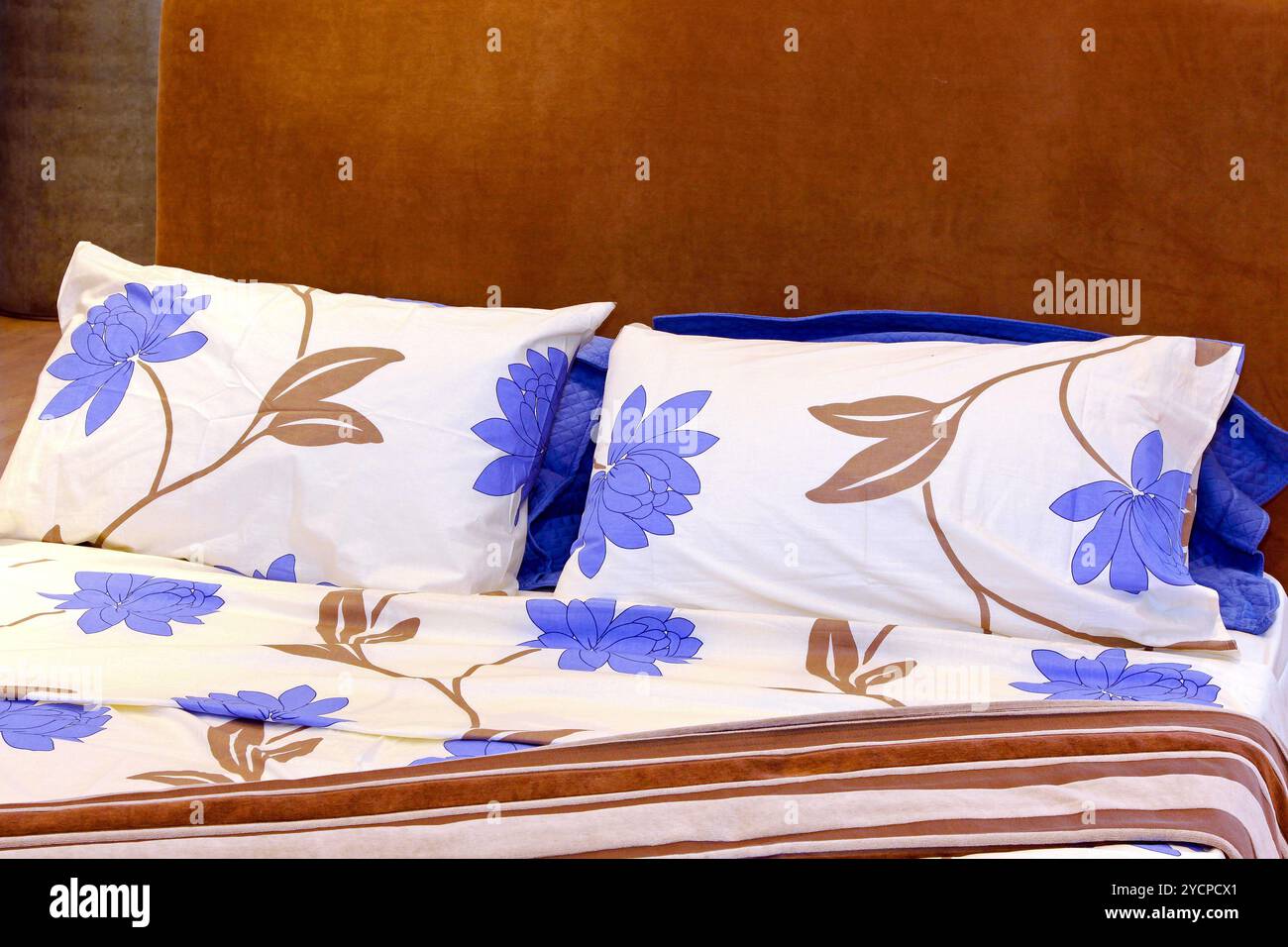 Textile sheets hi-res stock photography and images - Alamy