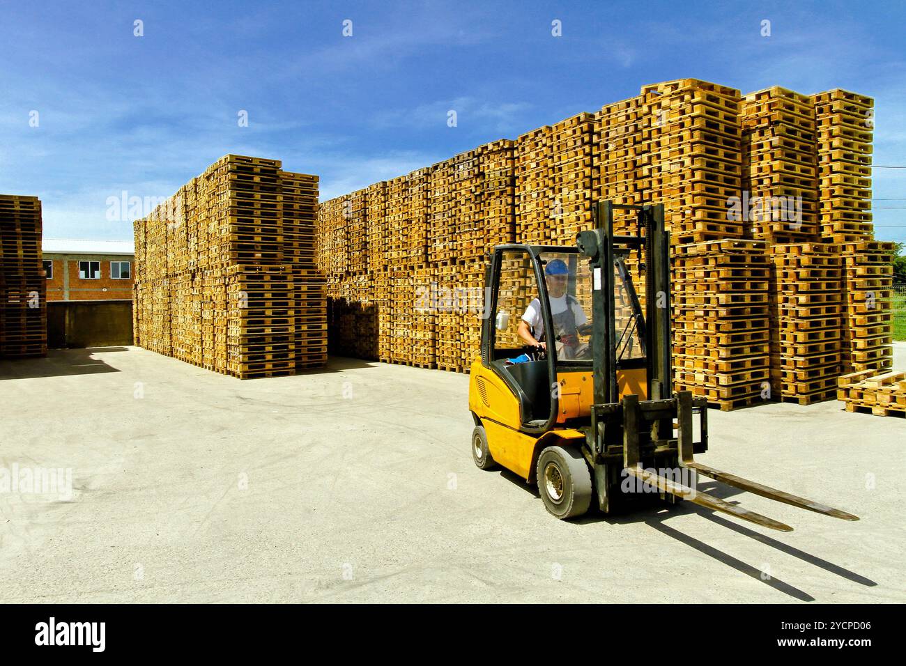 Forklift in warehouse Stock Photo - Alamy