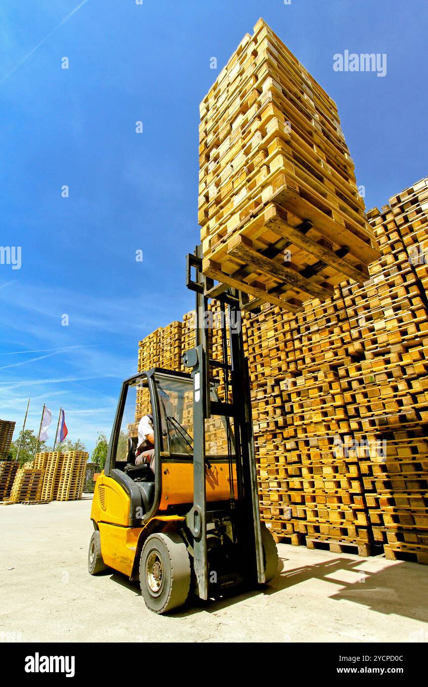 Top load hi-res stock photography and images - Alamy