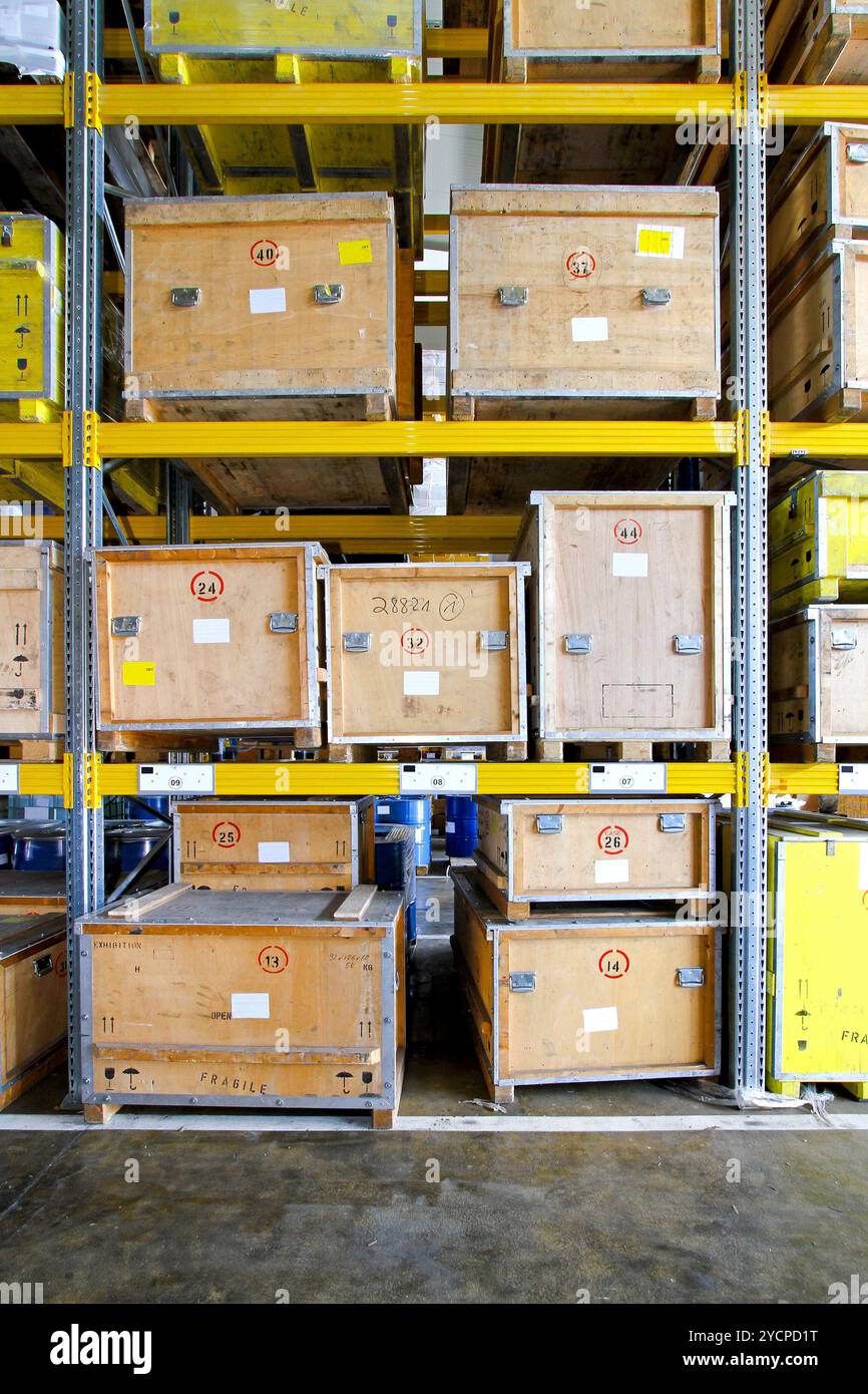 Transportation crates at shelf in museum warehouse Stock Photo - Alamy