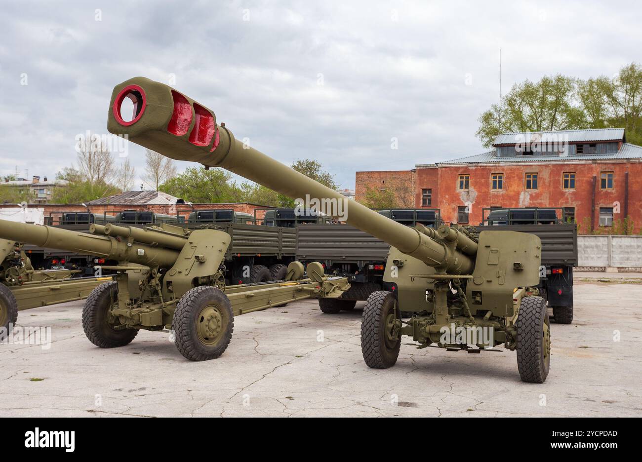 152 mm howitzer hi-res stock photography and images - Alamy