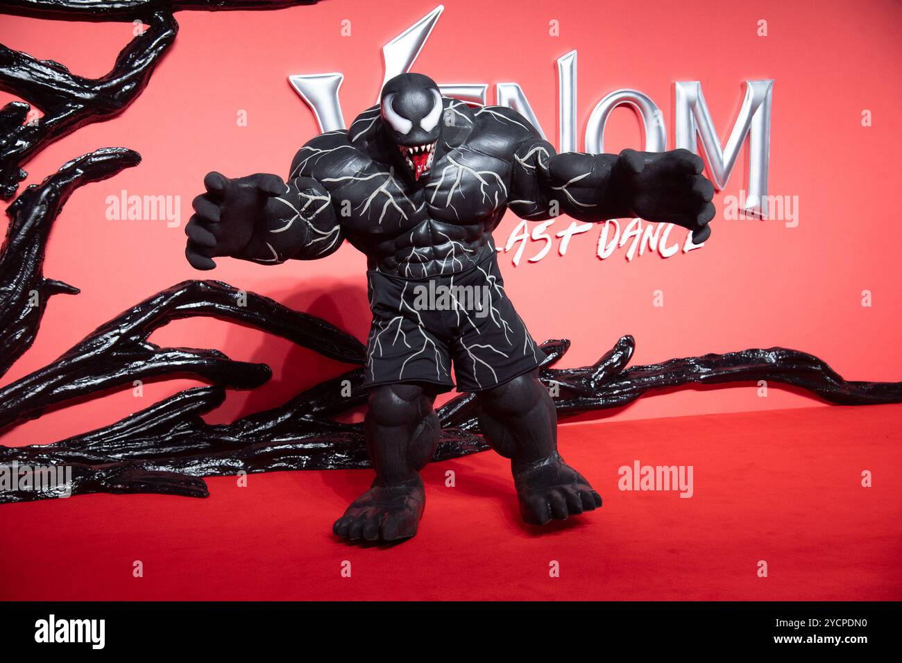 Cos player hi-res stock photography and images - Alamy