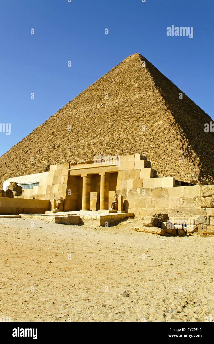 Pyramid of Khufu Stock Photo - Alamy