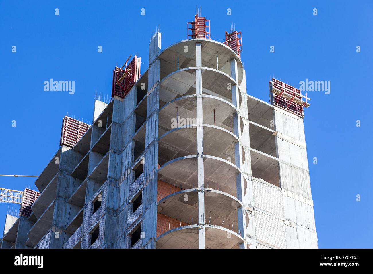 Tall building under construction hi-res stock photography and images ...