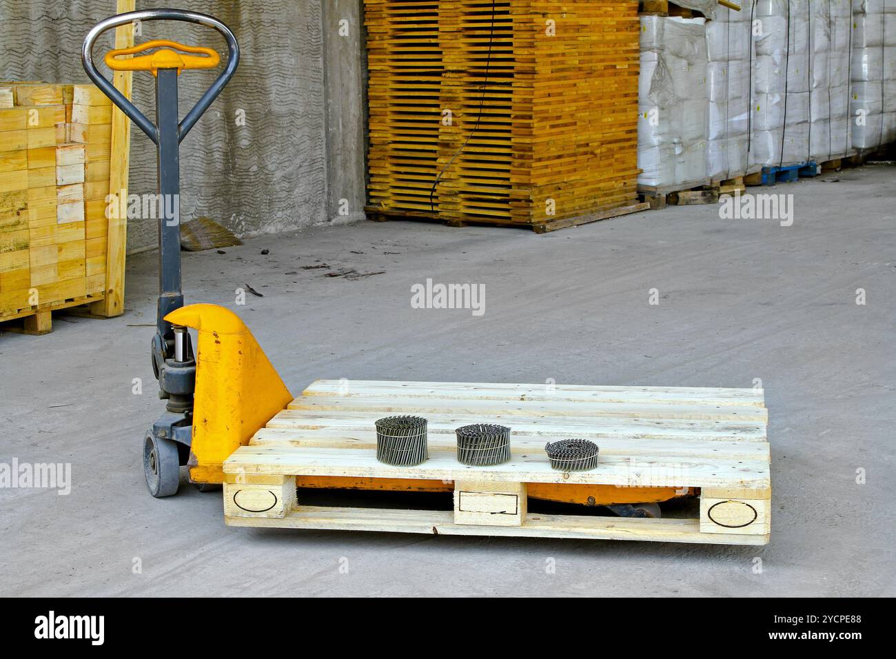 Powered pallet truck hi-res stock photography and images - Alamy