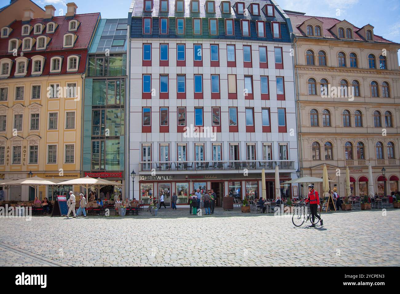 Alley tourist restaurants bars hi-res stock photography and images - Alamy