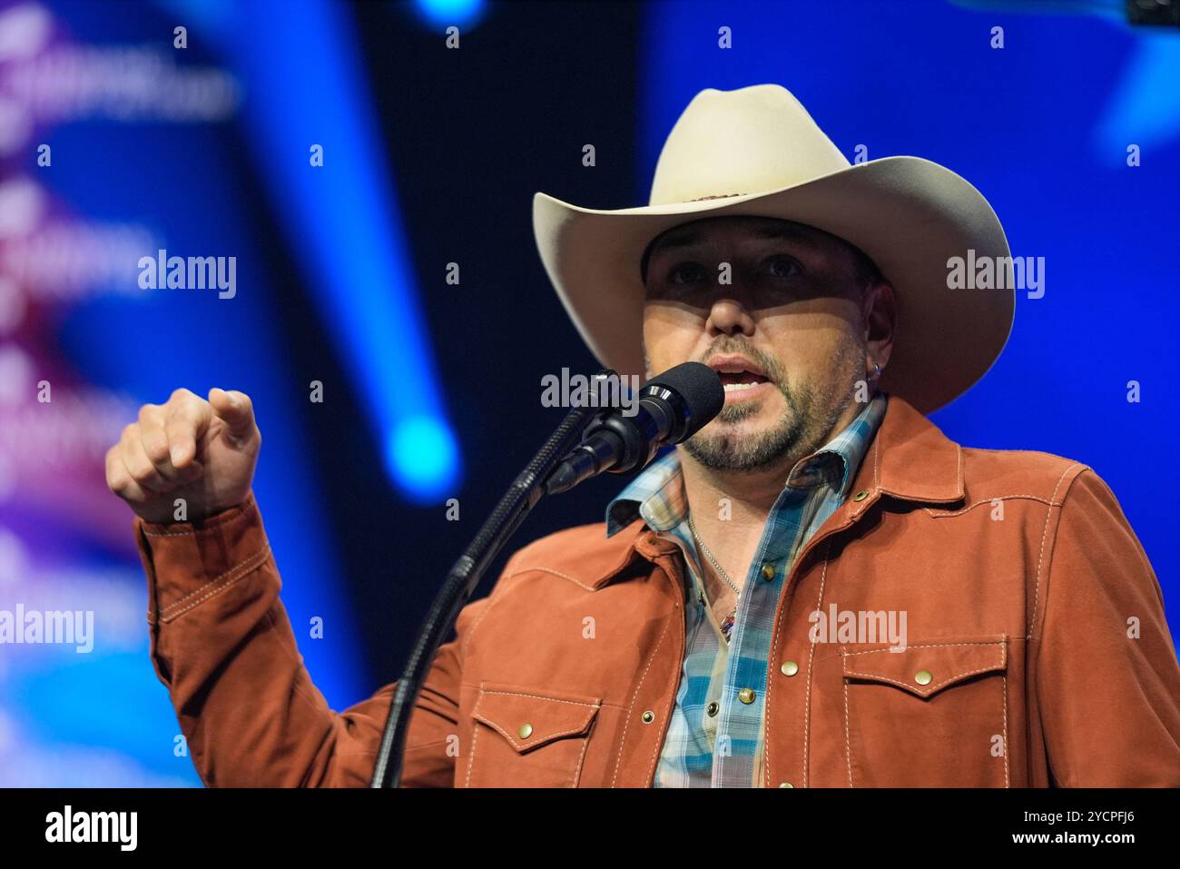 Jason Aldean speaks before Republican presidential nominee former ...