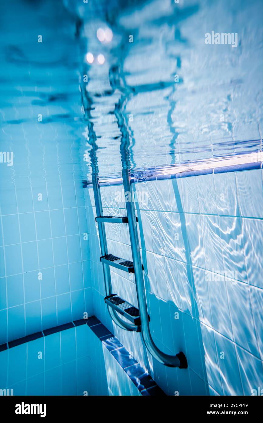 Vertical swimming pool water background hi-res stock photography and ...