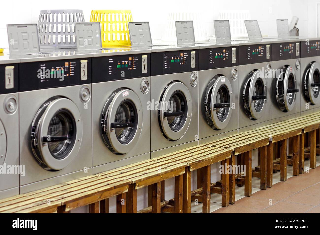 Shop with washing hi-res stock photography and images - Alamy