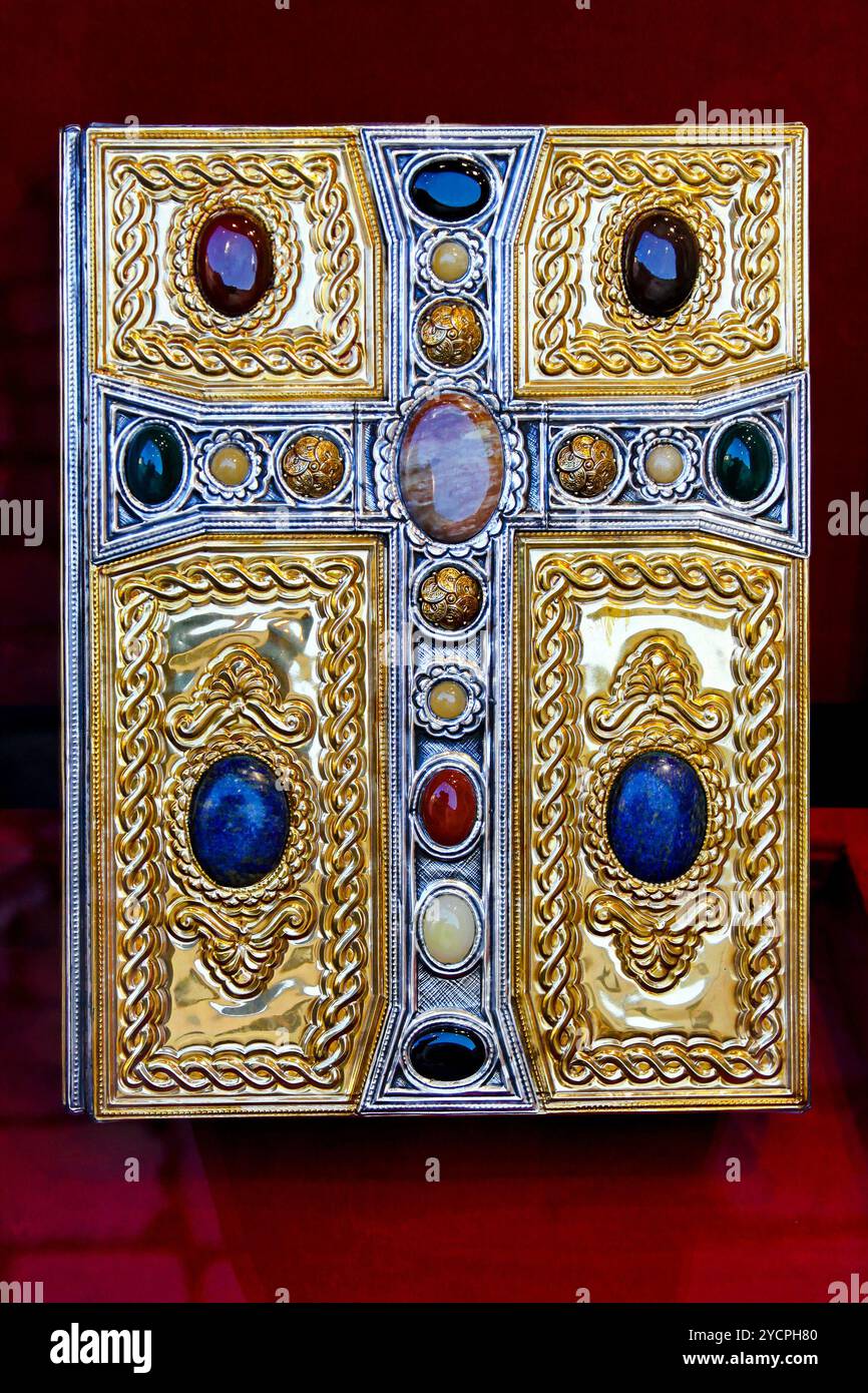 Golden bible hi-res stock photography and images - Alamy