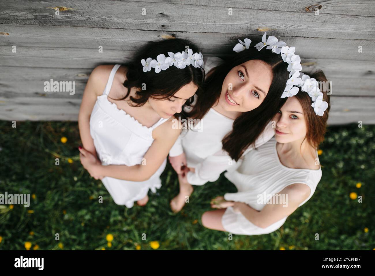 Three girls play hi-res stock photography and images - Alamy