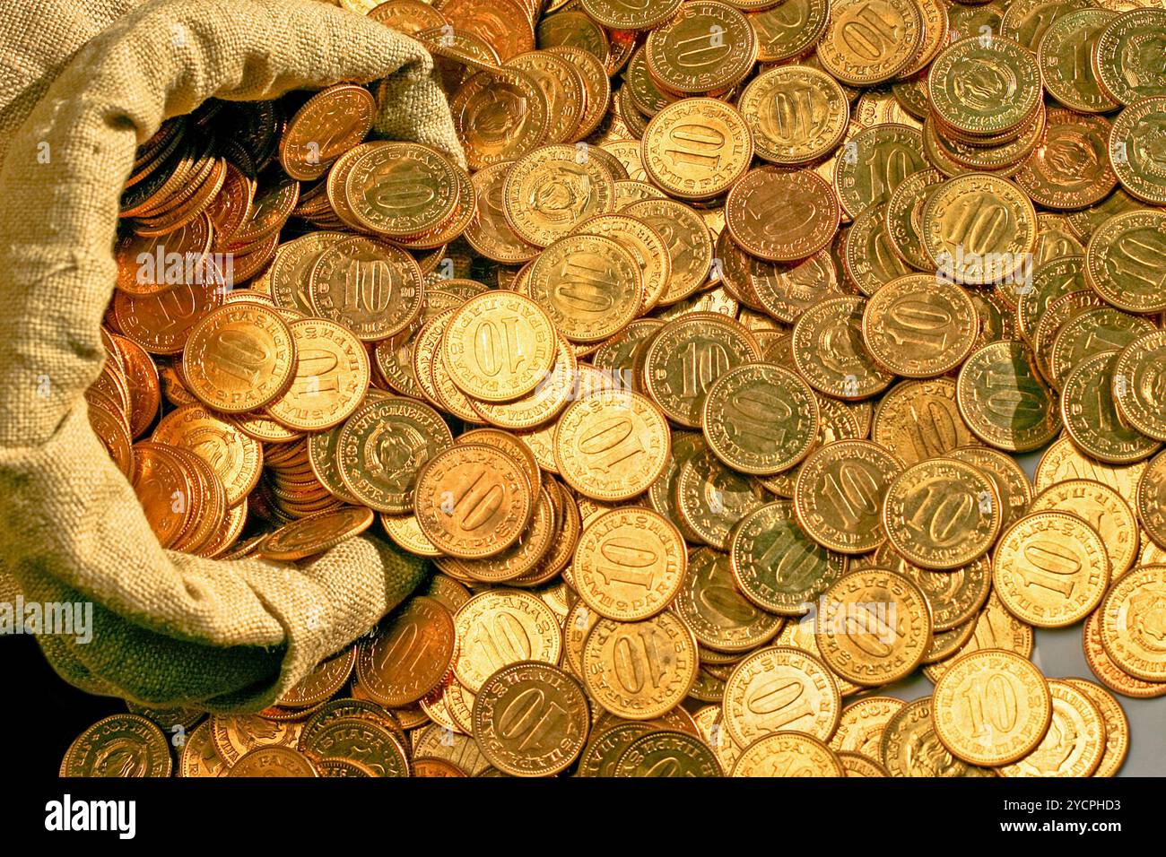 Copper silver euro coins hi-res stock photography and images - Alamy