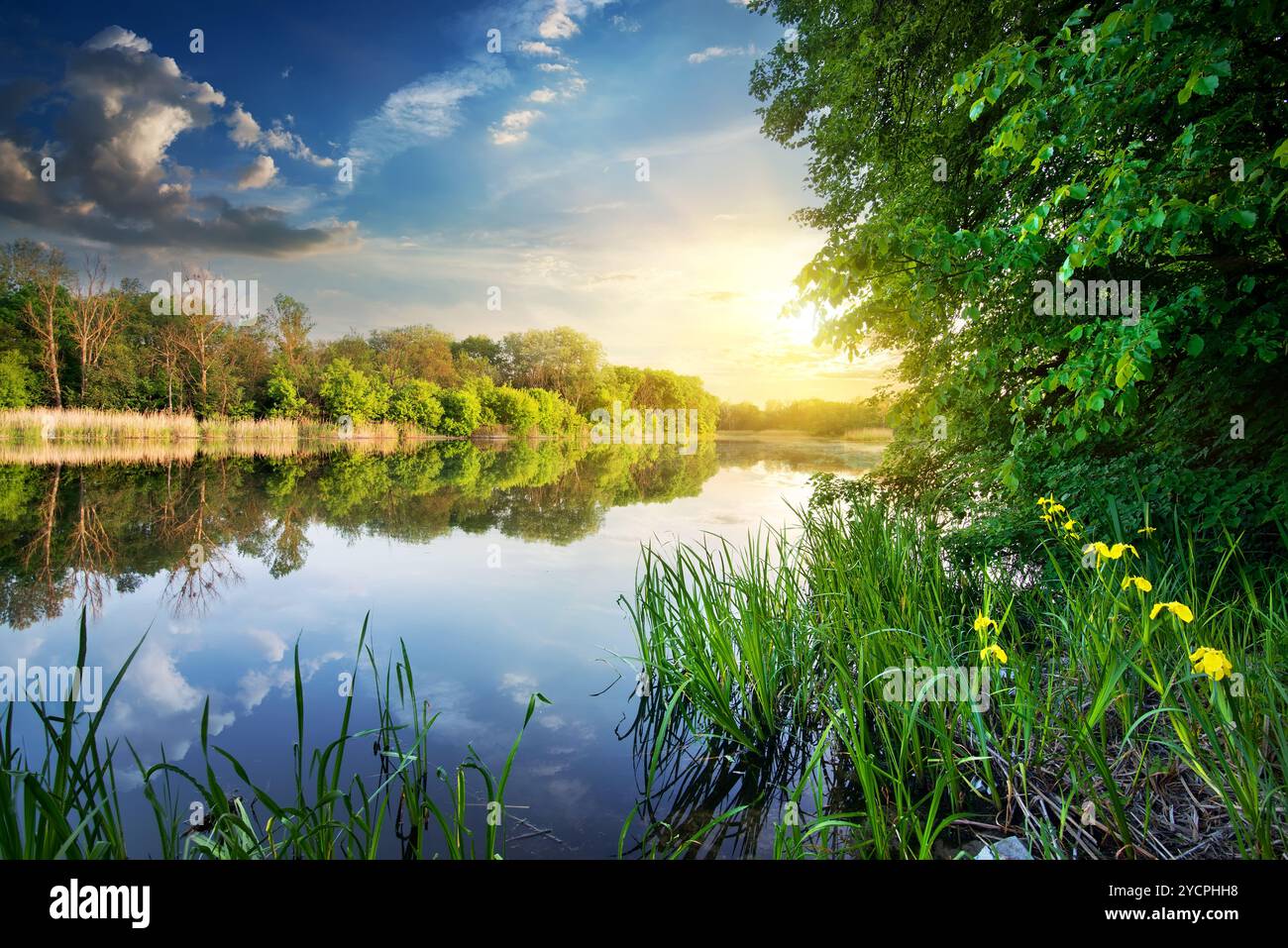 Clear sky river nature hi-res stock photography and images - Alamy