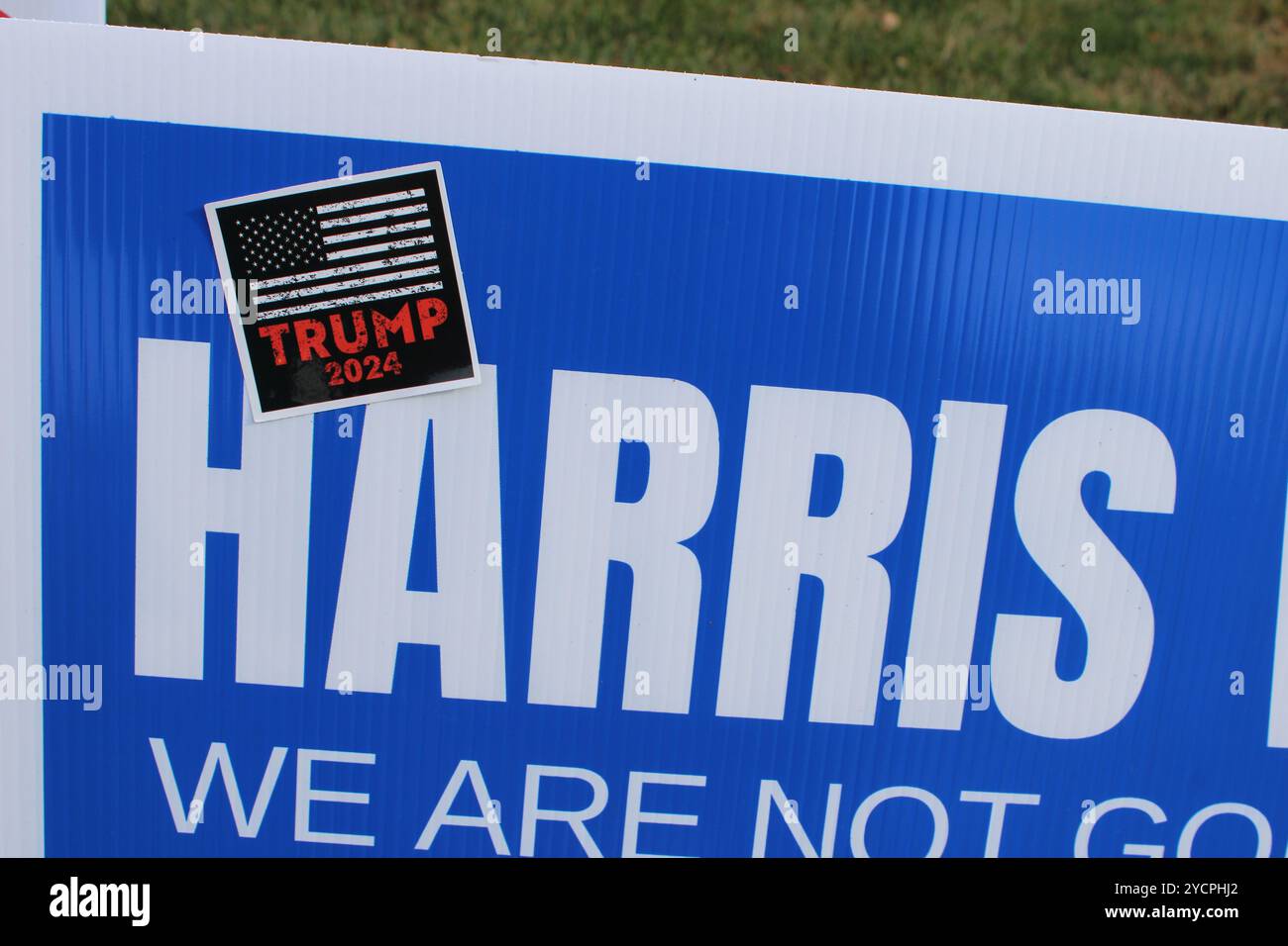 Kamala harris campaign sign hi-res stock photography and images - Alamy