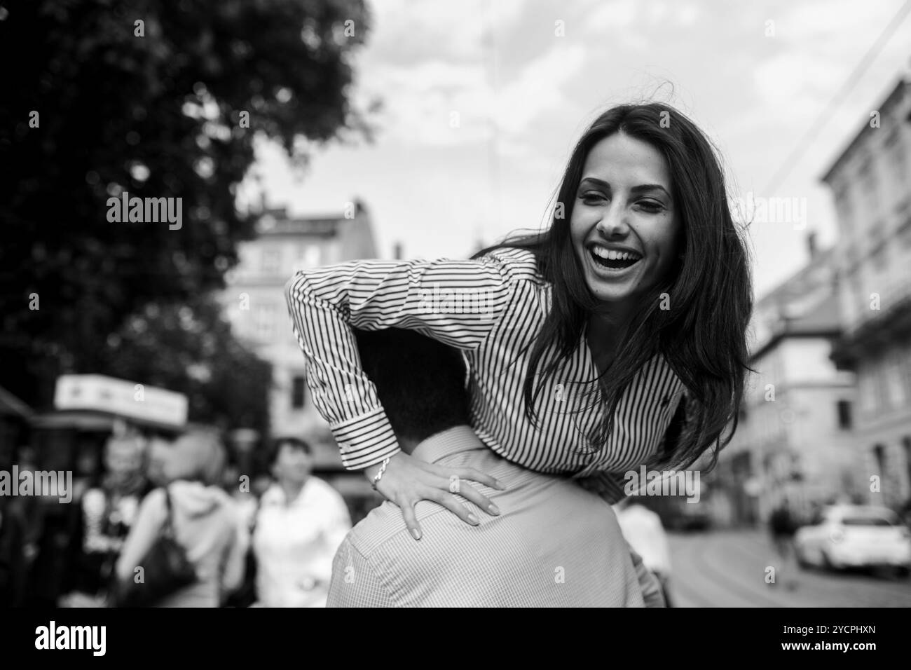 Young couple laughing street hi-res stock photography and images - Alamy