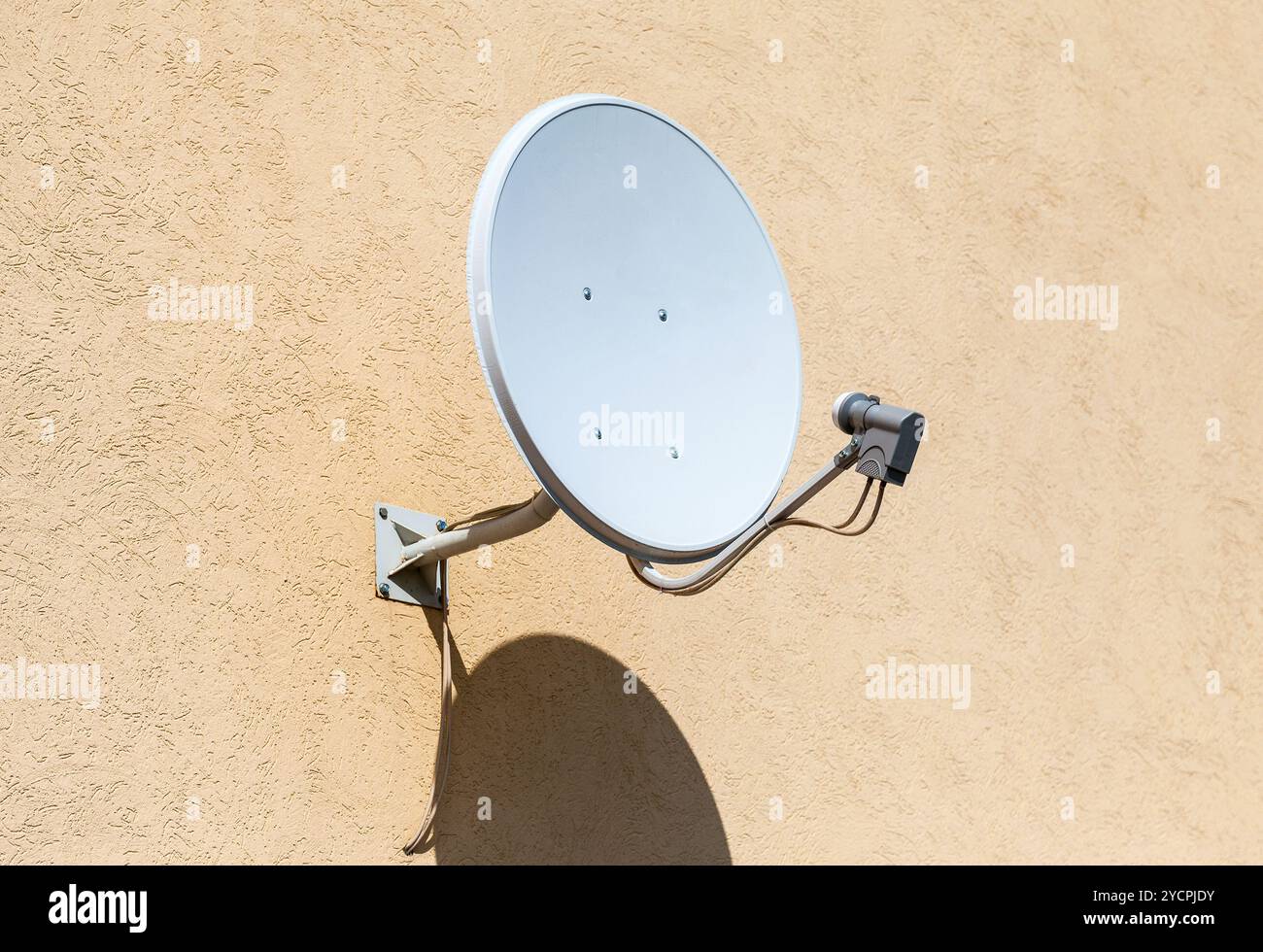Satellite dish house hi-res stock photography and images - Alamy