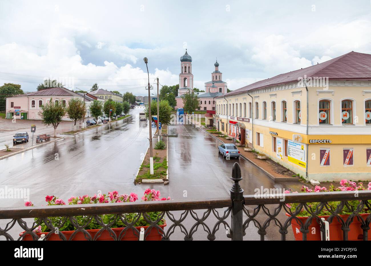 Summer street view of a city street hi-res stock photography and images ...