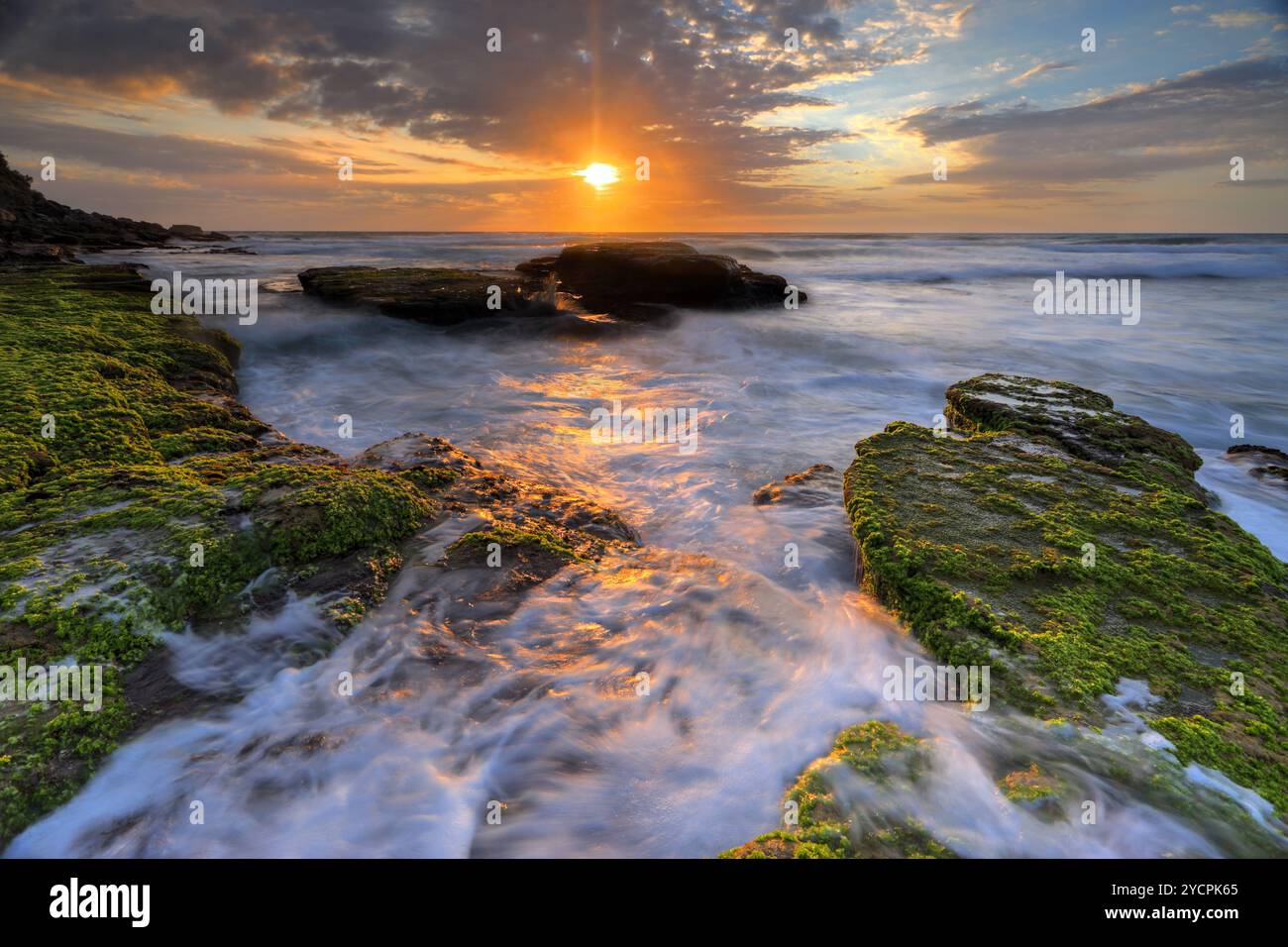 Ocean flows around the rocks at Bungan Beach Stock Photo - Alamy
