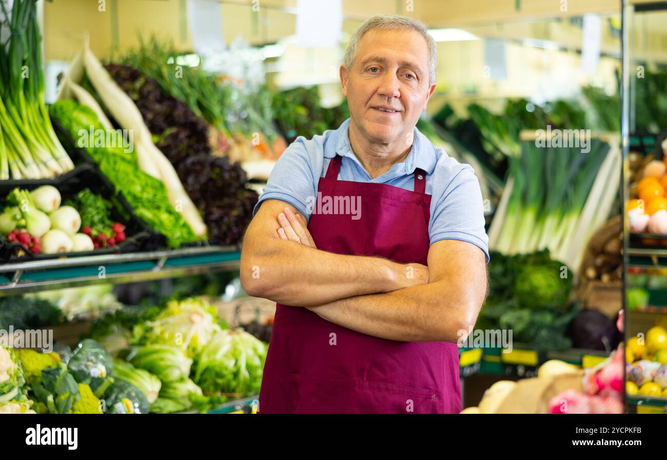 vegetable salesman in supermarket Stock Photo - Alamy