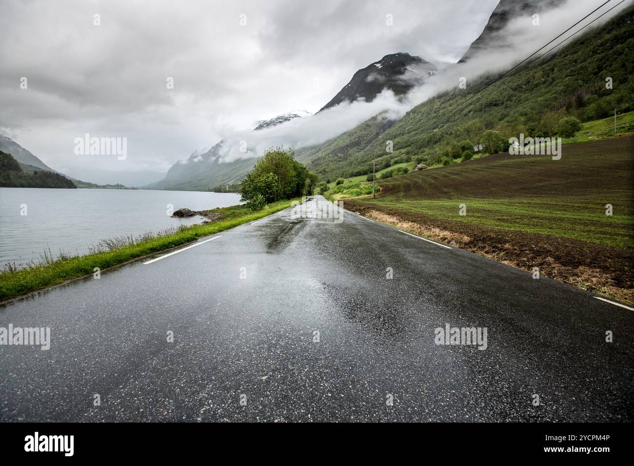 Old country road winding hi-res stock photography and images - Alamy