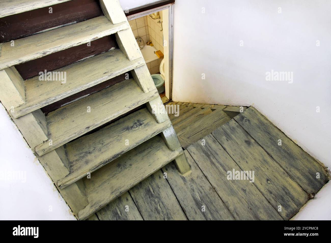 Old staircase hi-res stock photography and images - Alamy